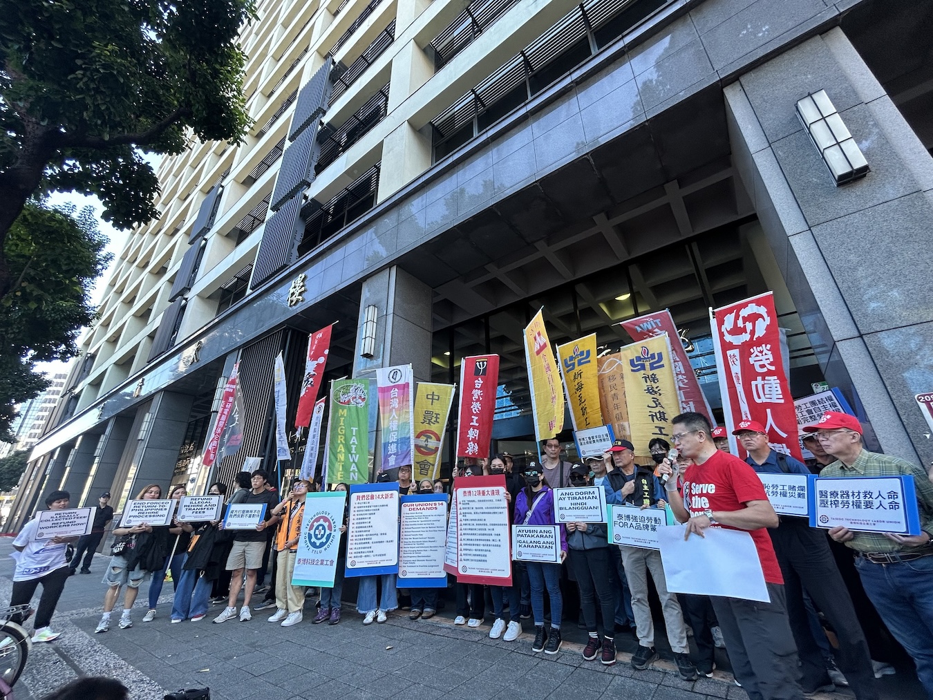 Migrant Workers Protest Against Restrictions on Movement, Unionbusting ...